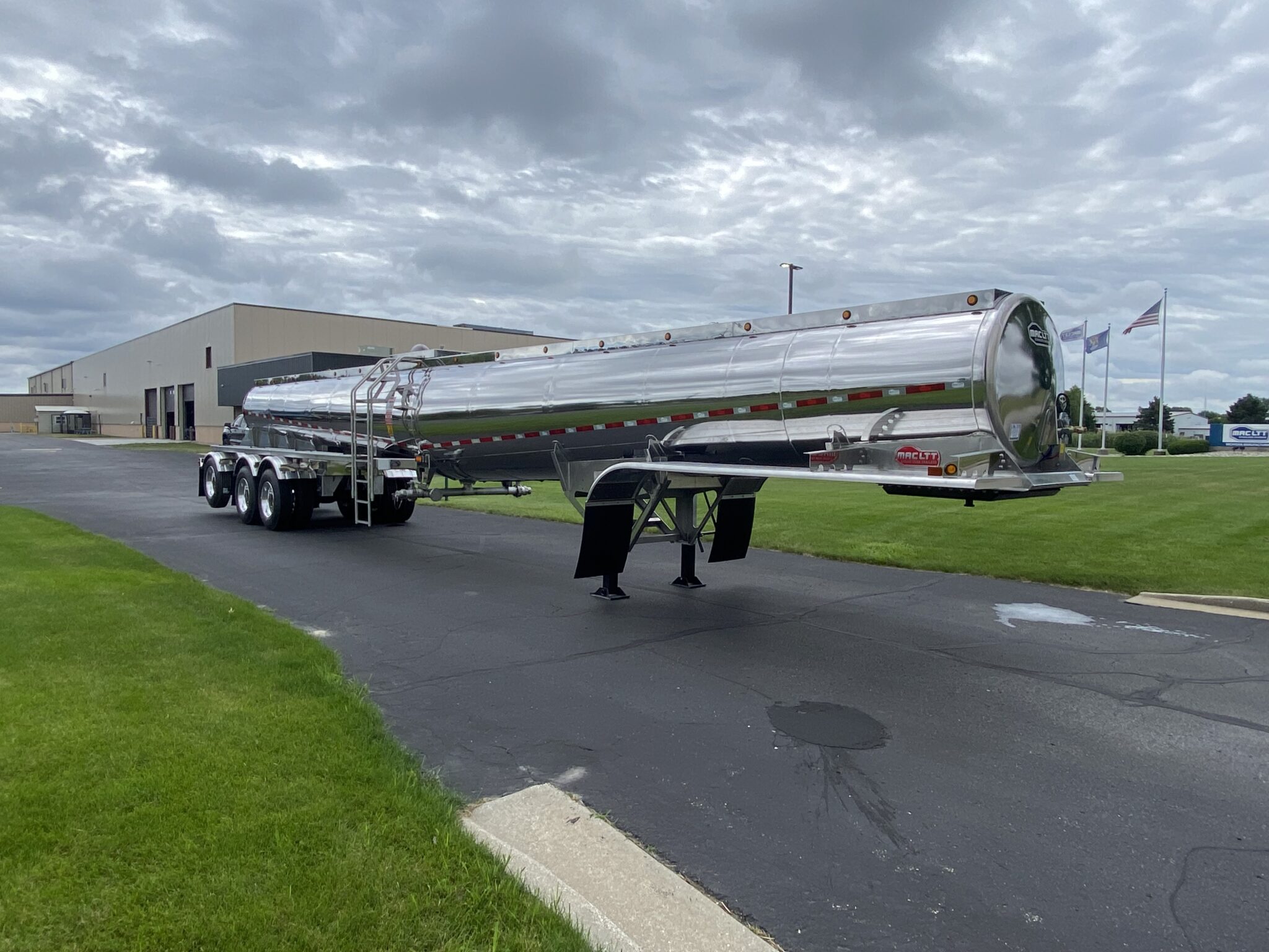 Stainless Steel Fertilizer Liquid Tank Trailers - MAC LTT