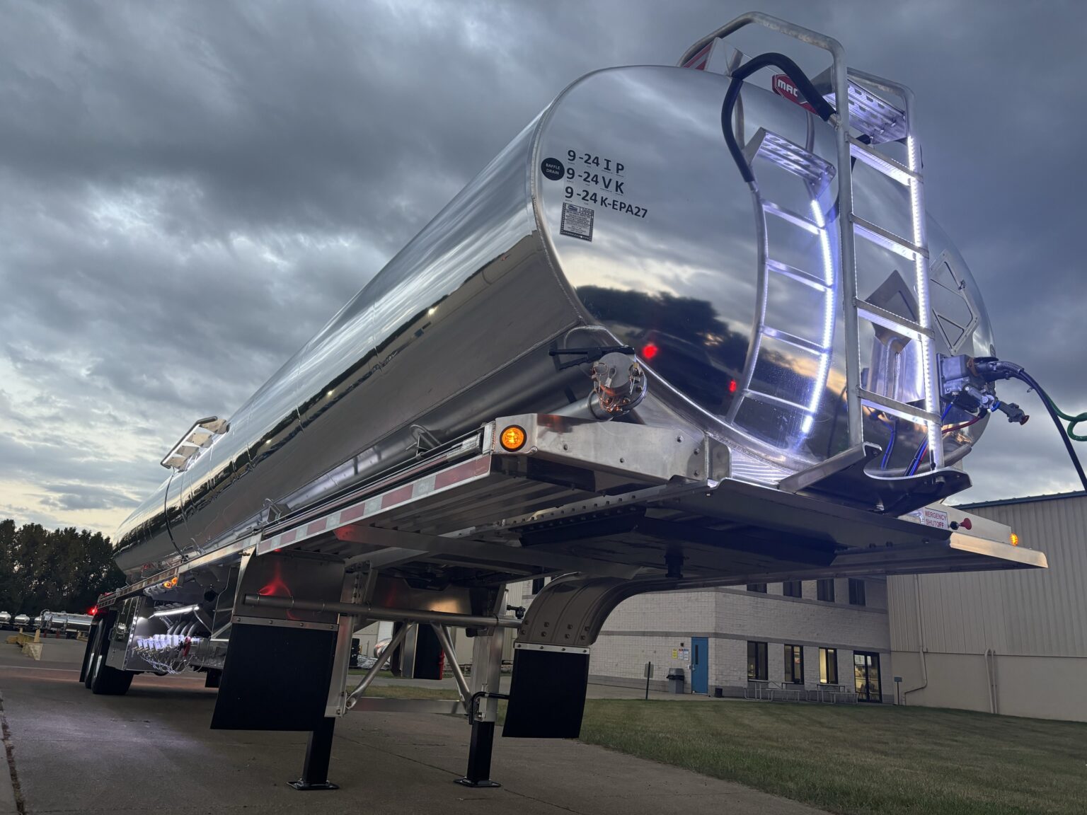 DOT 406 Liquid Tank Trailers - MAC LTT