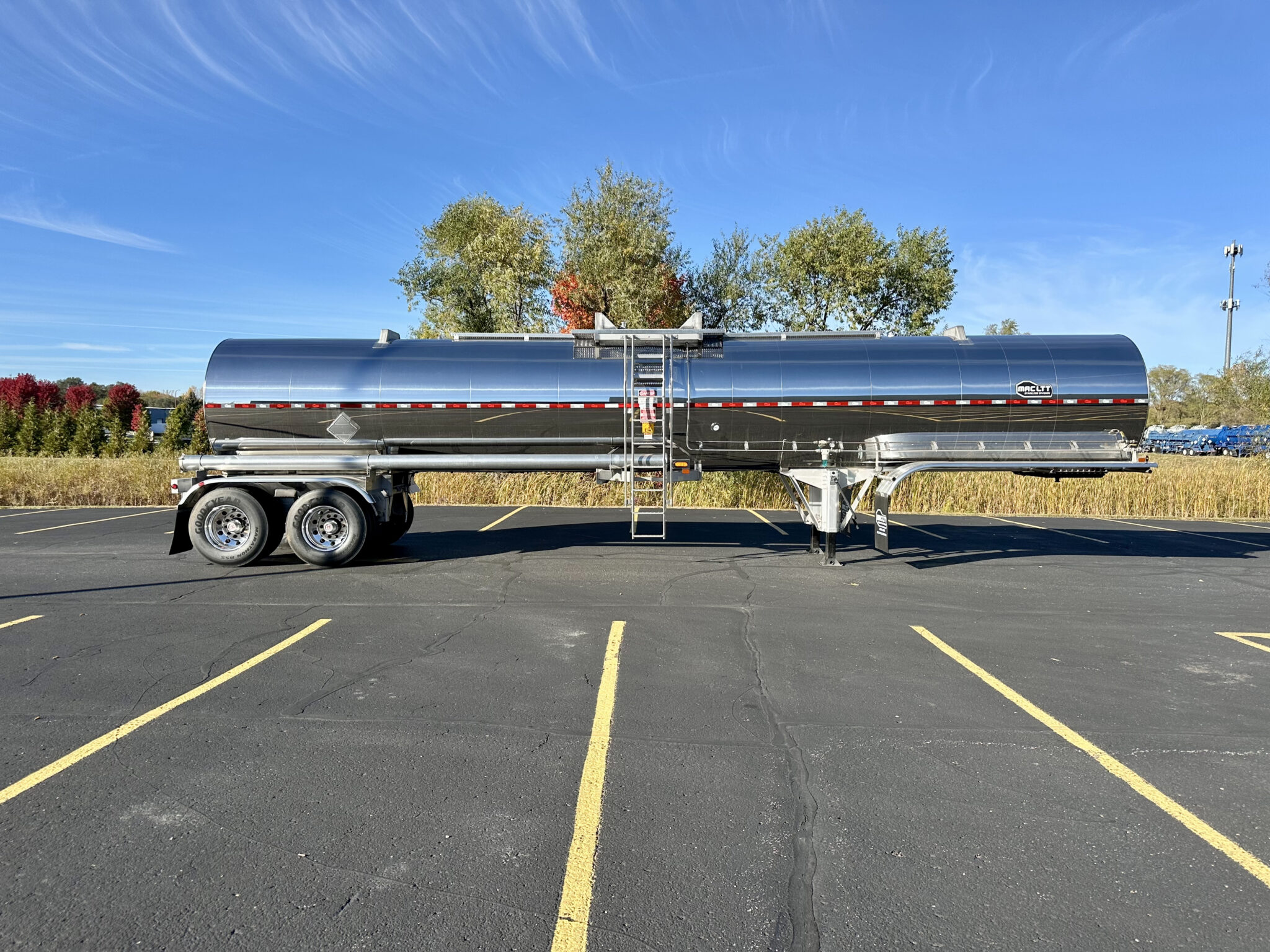 DOT 407 Stainless Steel - MAC LTT Liquid Tank Trailers