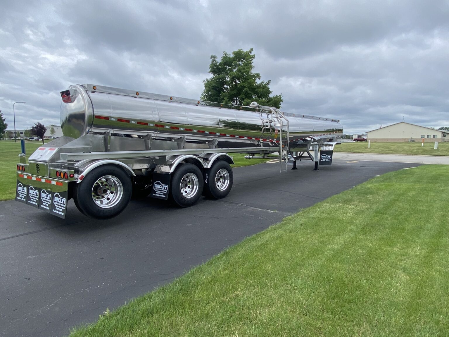 Stainless Steel Fertilizer Liquid Tank Trailers - MAC LTT